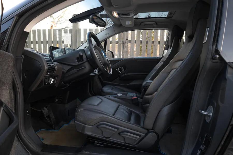 Melns BMW I3 2017 Jelgava, ar dzinēja tilpumu 0.00 L un nobraukumu 52 tūkst. km par 13900 €, foto 14 vietnē AUTOMOTO.COM.LV