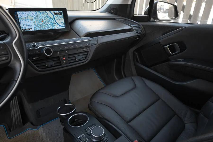 Melns BMW I3 2017 Jelgava, ar dzinēja tilpumu 0.00 L un nobraukumu 52 tūkst. km par 13900 €, foto 16 vietnē AUTOMOTO.COM.LV