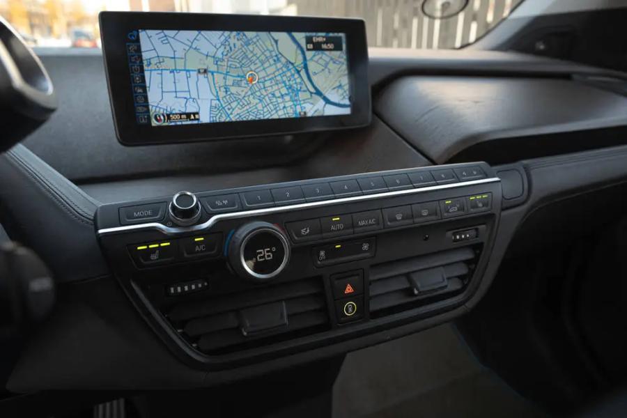 Melns BMW I3 2017 Jelgava, ar dzinēja tilpumu 0.00 L un nobraukumu 52 tūkst. km par 13900 €, foto 17 vietnē AUTOMOTO.COM.LV