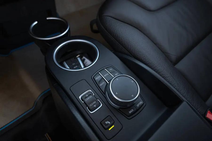 Melns BMW I3 2017 Jelgava, ar dzinēja tilpumu 0.00 L un nobraukumu 52 tūkst. km par 13900 €, foto 20 vietnē AUTOMOTO.COM.LV