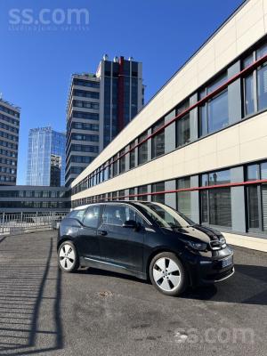 Black BMW I3 2018 in Riga, with an engine capacity of 0.00 L and mileage of 82 thousand km for 13500 €, photo 4 on AUTOMOTO.COM.LV
