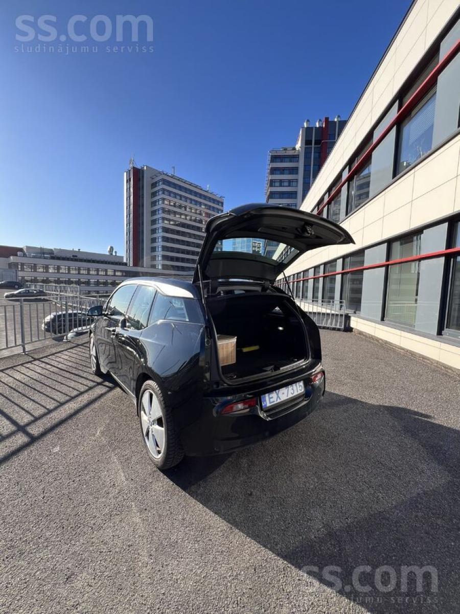Black BMW I3 2018 in Riga, with an engine capacity of 0.00 L and mileage of 82 thousand km for 13500 €, photo 7 on AUTOMOTO.COM.LV