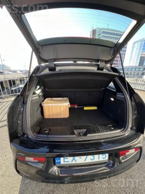 Black BMW I3 2018 in Riga, with an engine capacity of 0.00 L and mileage of 82 thousand km for 13500 €, photo 11 on AUTOMOTO.COM.LV