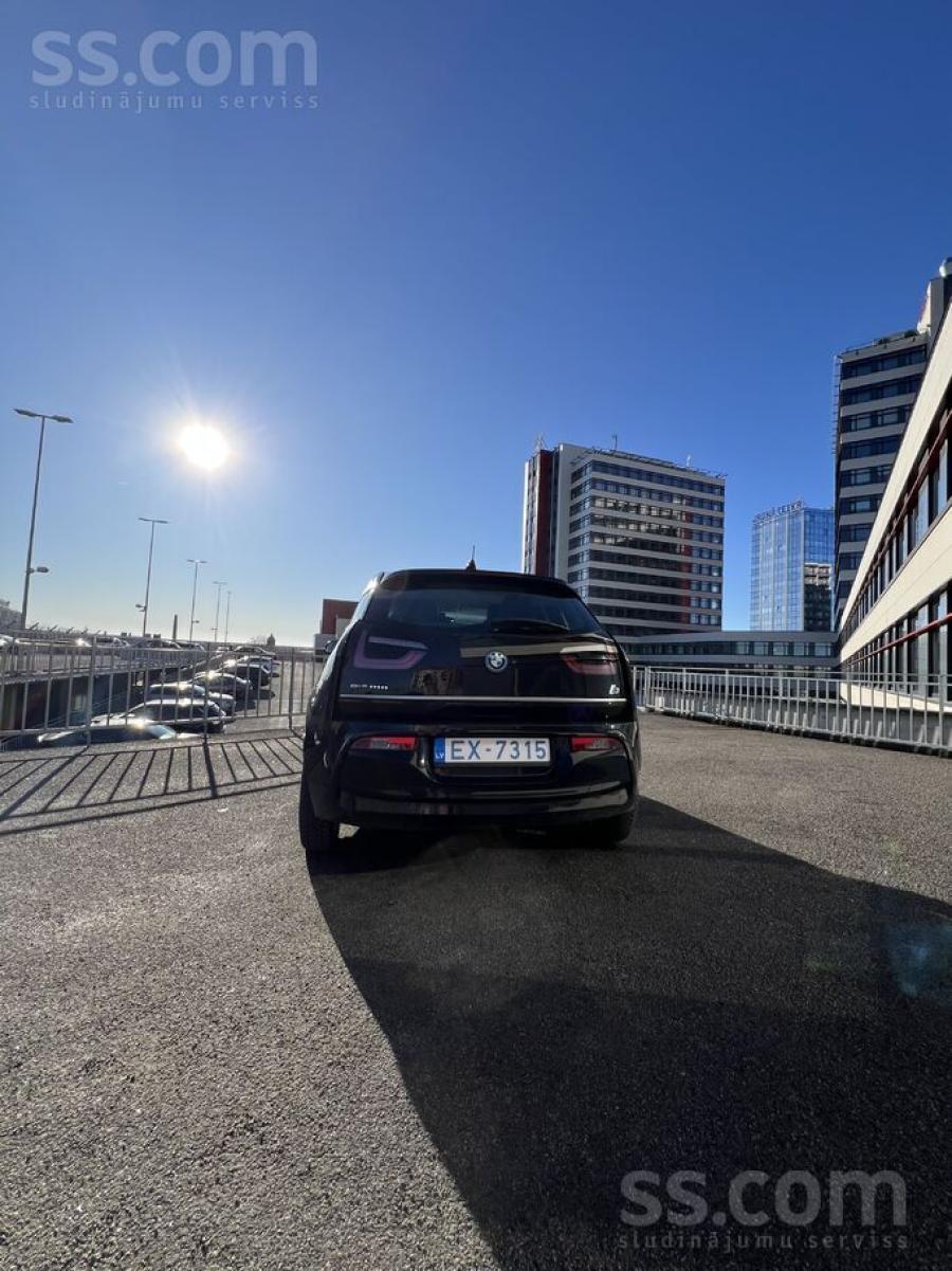 Black BMW I3 2018 in Riga, with an engine capacity of 0.00 L and mileage of 82 thousand km for 13500 €, photo 10 on AUTOMOTO.COM.LV