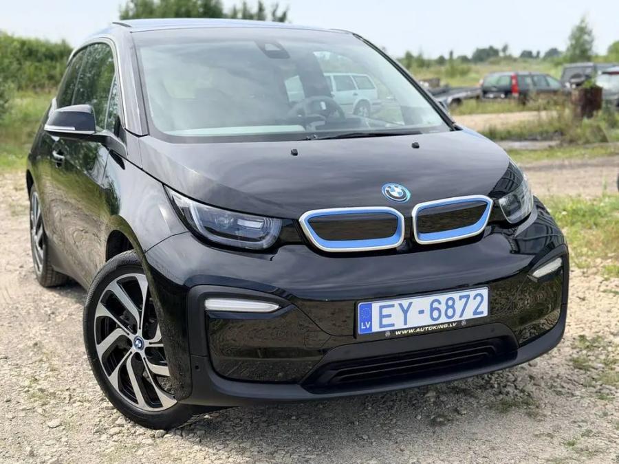 Black BMW I3 2018 in Riga, with an engine capacity of 0.00 L and mileage of 98 thousand km for 13995 €, photo 1 on AUTOMOTO.COM.LV