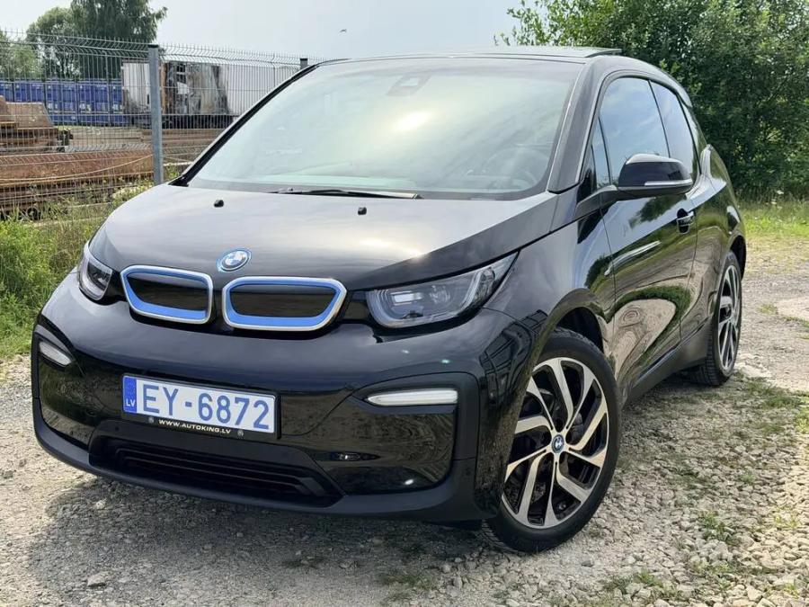 Black BMW I3 2018 in Riga, with an engine capacity of 0.00 L and mileage of 98 thousand km for 13995 €, photo 4 on AUTOMOTO.COM.LV