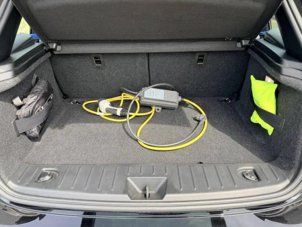 Melns BMW I3 2018 Rīga, ar dzinēja tilpumu 0.00 L un nobraukumu 98 tūkst. km par 13995 €, foto 5 vietnē AUTOMOTO.COM.LV