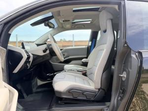 Black BMW I3 2018 in Riga, with an engine capacity of 0.00 L and mileage of 98 thousand km for 13995 €, photo 8 on AUTOMOTO.COM.LV