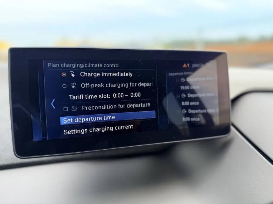 Black BMW I3 2018 in Riga, with an engine capacity of 0.00 L and mileage of 98 thousand km for 13995 €, photo 21 on AUTOMOTO.COM.LV
