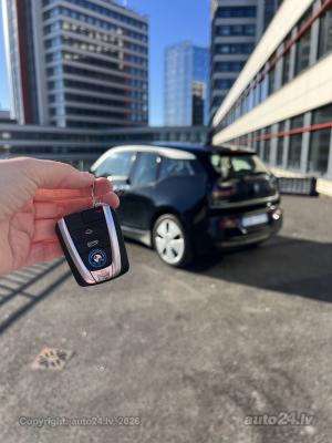Black BMW I3 2018 in Riga, with an engine capacity of 0.00 L and mileage of 84 thousand km for 12900 €, photo 5 on AUTOMOTO.COM.LV