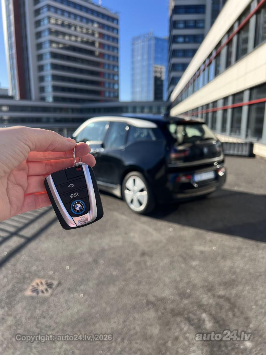 Black BMW I3 2018 in Riga, with an engine capacity of 0.00 L and mileage of 84 thousand km for 12900 €, photo 5 on AUTOMOTO.COM.LV