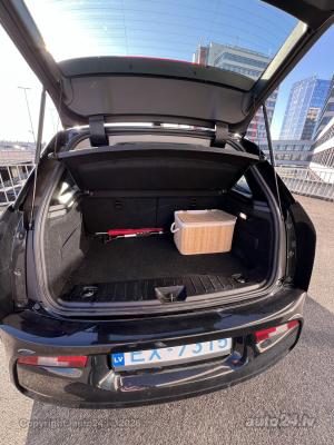 Black BMW I3 2018 in Riga, with an engine capacity of 0.00 L and mileage of 84 thousand km for 12900 €, photo 6 on AUTOMOTO.COM.LV