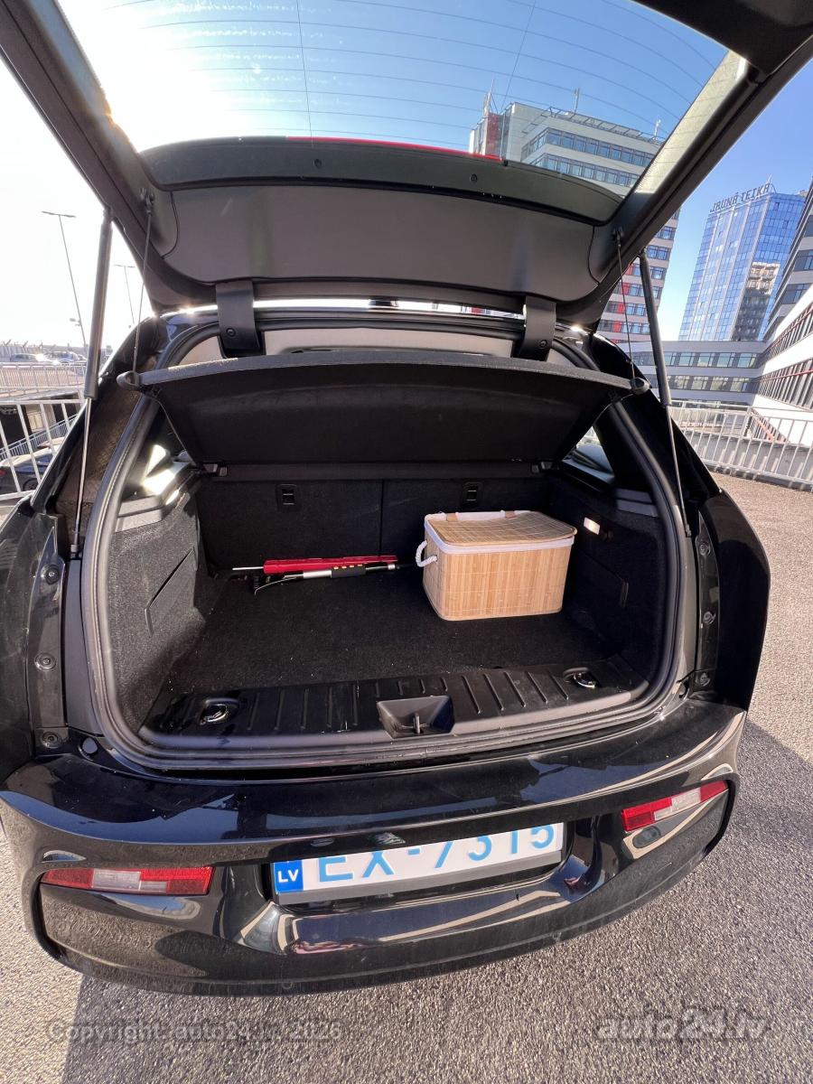 Black BMW I3 2018 in Riga, with an engine capacity of 0.00 L and mileage of 84 thousand km for 12900 €, photo 6 on AUTOMOTO.COM.LV