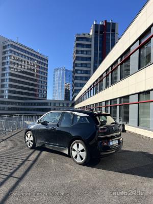 Black BMW I3 2018 in Riga, with an engine capacity of 0.00 L and mileage of 84 thousand km for 12900 €, photo 9 on AUTOMOTO.COM.LV