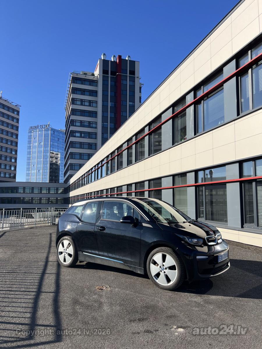 Black BMW I3 2018 in Riga, with an engine capacity of 0.00 L and mileage of 84 thousand km for 12900 €, photo 10 on AUTOMOTO.COM.LV