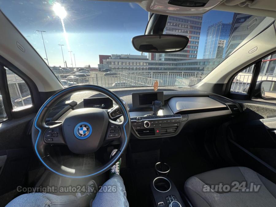 Black BMW I3 2018 in Riga, with an engine capacity of 0.00 L and mileage of 84 thousand km for 12900 €, photo 11 on AUTOMOTO.COM.LV