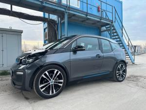 Melns BMW I3 2019 Rīga, ar dzinēja tilpumu 0.00 L un nobraukumu 75 tūkst. km par 17000 €, foto  vietnē AUTOMOTO.COM.LV