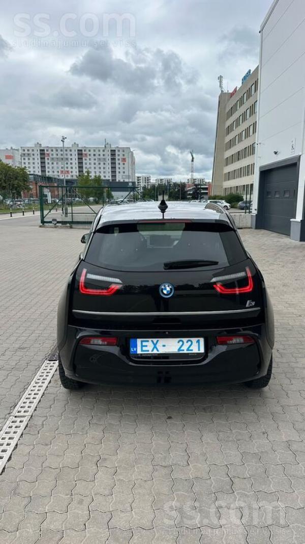 Black BMW I3 2020 in Riga, with an engine capacity of 0.00 L and mileage of 64 thousand km for 16950 €, photo 4 on AUTOMOTO.COM.LV