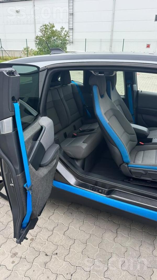 Black BMW I3 2020 in Riga, with an engine capacity of 0.00 L and mileage of 64 thousand km for 16950 €, photo 10 on AUTOMOTO.COM.LV