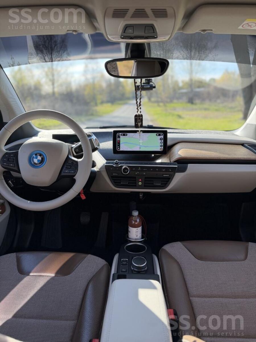 Black BMW I3 2021 in Riga, with an engine capacity of 0.00 L and mileage of 100 thousand km for 16000 €, photo 12 on AUTOMOTO.COM.LV