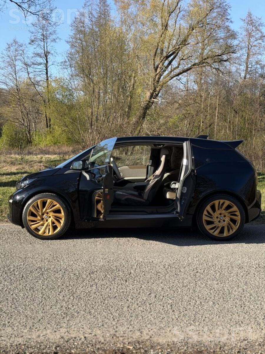 Black BMW I3 2021 in Riga, with an engine capacity of 0.00 L and mileage of 100 thousand km for 16000 €, photo 7 on AUTOMOTO.COM.LV