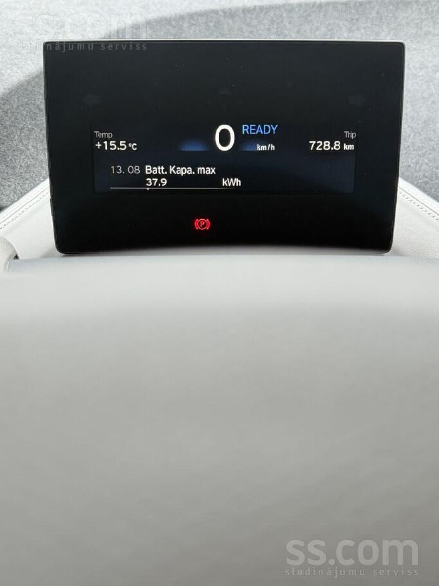 Black BMW I3 2021 in Riga, with an engine capacity of 0.00 L and mileage of 100 thousand km for 16000 €, photo 15 on AUTOMOTO.COM.LV