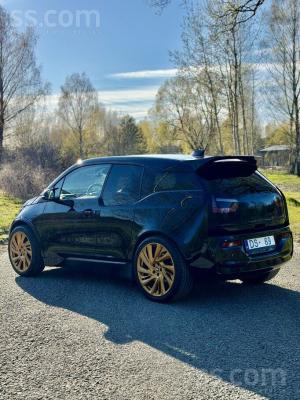 Black BMW I3 2021 in Riga, with an engine capacity of 0.00 L and mileage of 100 thousand km for 15999 €, photo 4 on AUTOMOTO.COM.LV