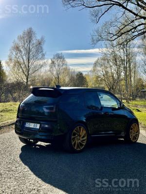 Black BMW I3 2021 in Riga, with an engine capacity of 0.00 L and mileage of 100 thousand km for 15999 €, photo 5 on AUTOMOTO.COM.LV