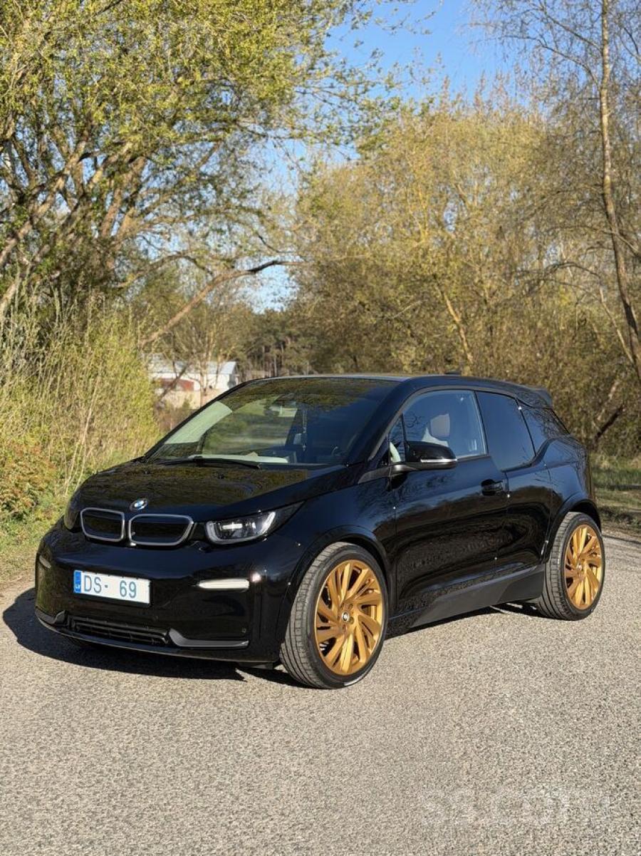Black BMW I3 2021 in Riga, with an engine capacity of 0.00 L and mileage of 100 thousand km for 15999 €, photo 7 on AUTOMOTO.COM.LV