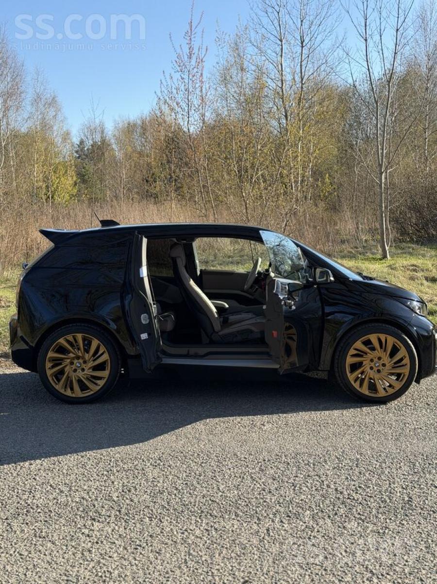 Black BMW I3 2021 in Riga, with an engine capacity of 0.00 L and mileage of 100 thousand km for 15999 €, photo 10 on AUTOMOTO.COM.LV
