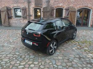 Black BMW I3 2016 in Klaipeda, with an engine capacity of 0.65 L and mileage of 95 thousand km for 7500 €, photo 5 on AUTOMOTO.COM.LV