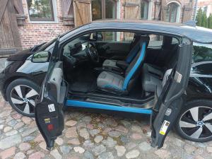 Black BMW I3 2016 in Klaipeda, with an engine capacity of 0.65 L and mileage of 95 thousand km for 7500 €, photo 7 on AUTOMOTO.COM.LV