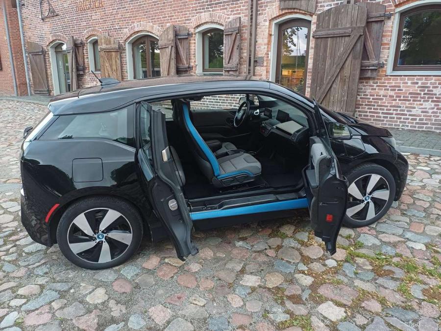 Black BMW I3 2016 in Klaipeda, with an engine capacity of 0.65 L and mileage of 95 thousand km for 7500 €, photo 8 on AUTOMOTO.COM.LV