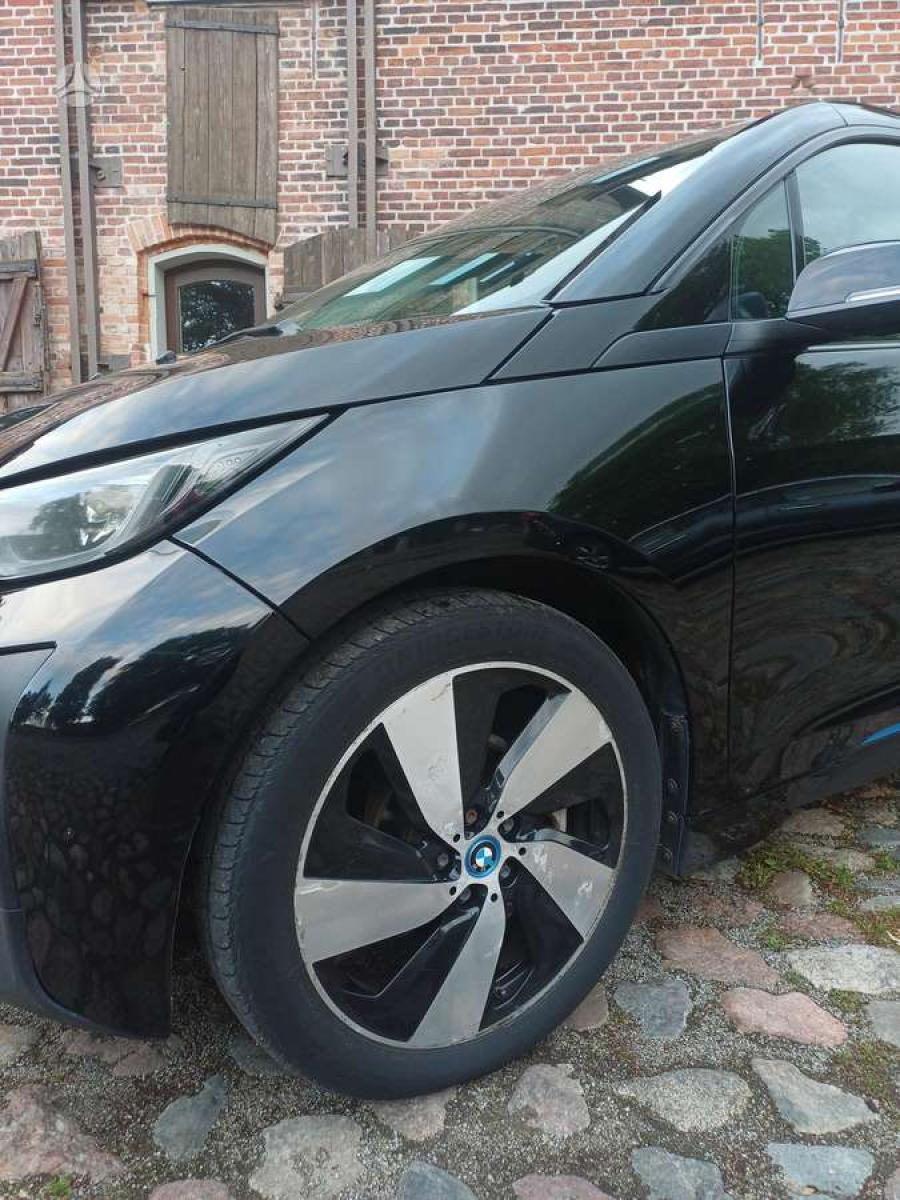Black BMW I3 2016 in Klaipeda, with an engine capacity of 0.65 L and mileage of 95 thousand km for 7500 €, photo 10 on AUTOMOTO.COM.LV