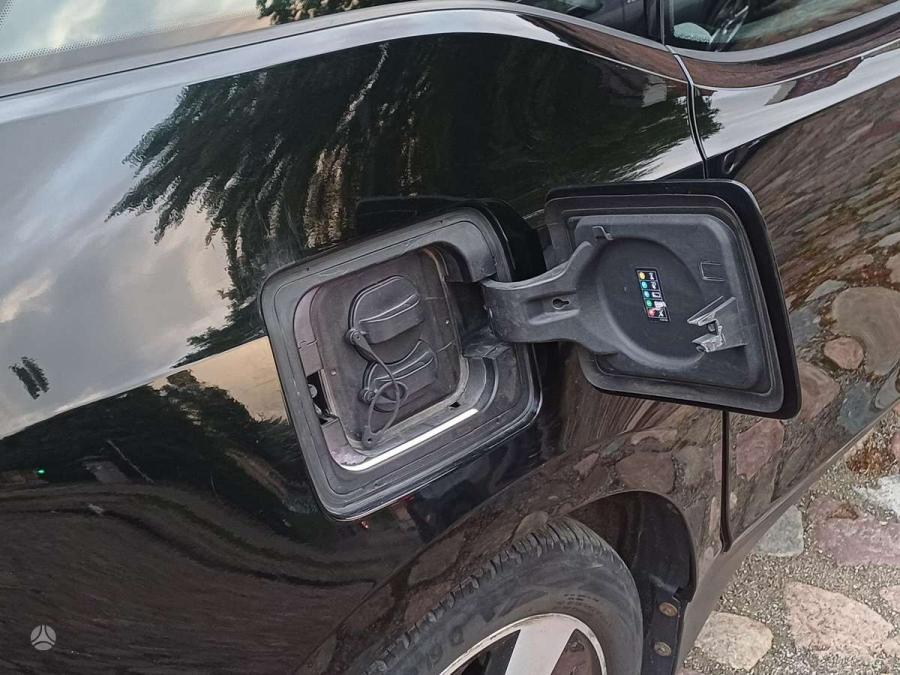 Black BMW I3 2016 in Klaipeda, with an engine capacity of 0.65 L and mileage of 95 thousand km for 7500 €, photo 12 on AUTOMOTO.COM.LV