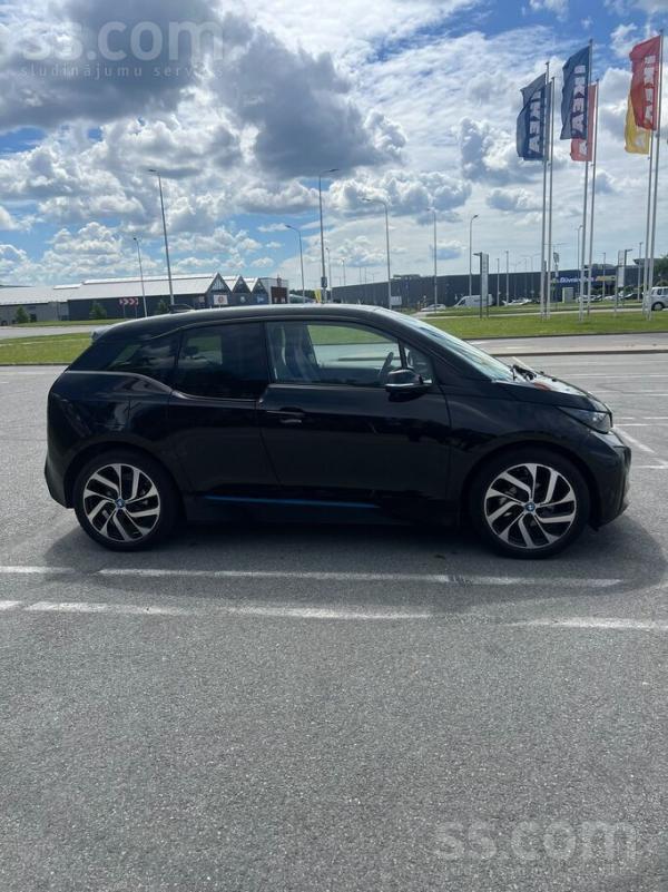 Black BMW I3 2017 in Riga, with an engine capacity of 0.00 L and mileage of 109 thousand km for 12000 €, photo 4 on AUTOMOTO.COM.LV