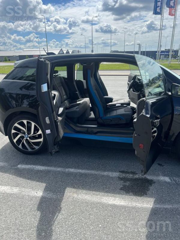 Black BMW I3 2017 in Riga, with an engine capacity of 0.00 L and mileage of 109 thousand km for 12000 €, photo 8 on AUTOMOTO.COM.LV