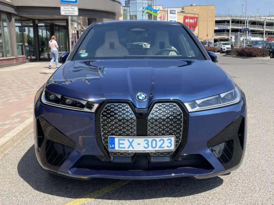 Blue BMW I3 2022 in Riga, with an engine capacity of 0.00 L and mileage of 15 thousand km for 79990 €, photo 3 on AUTOMOTO.COM.LV
