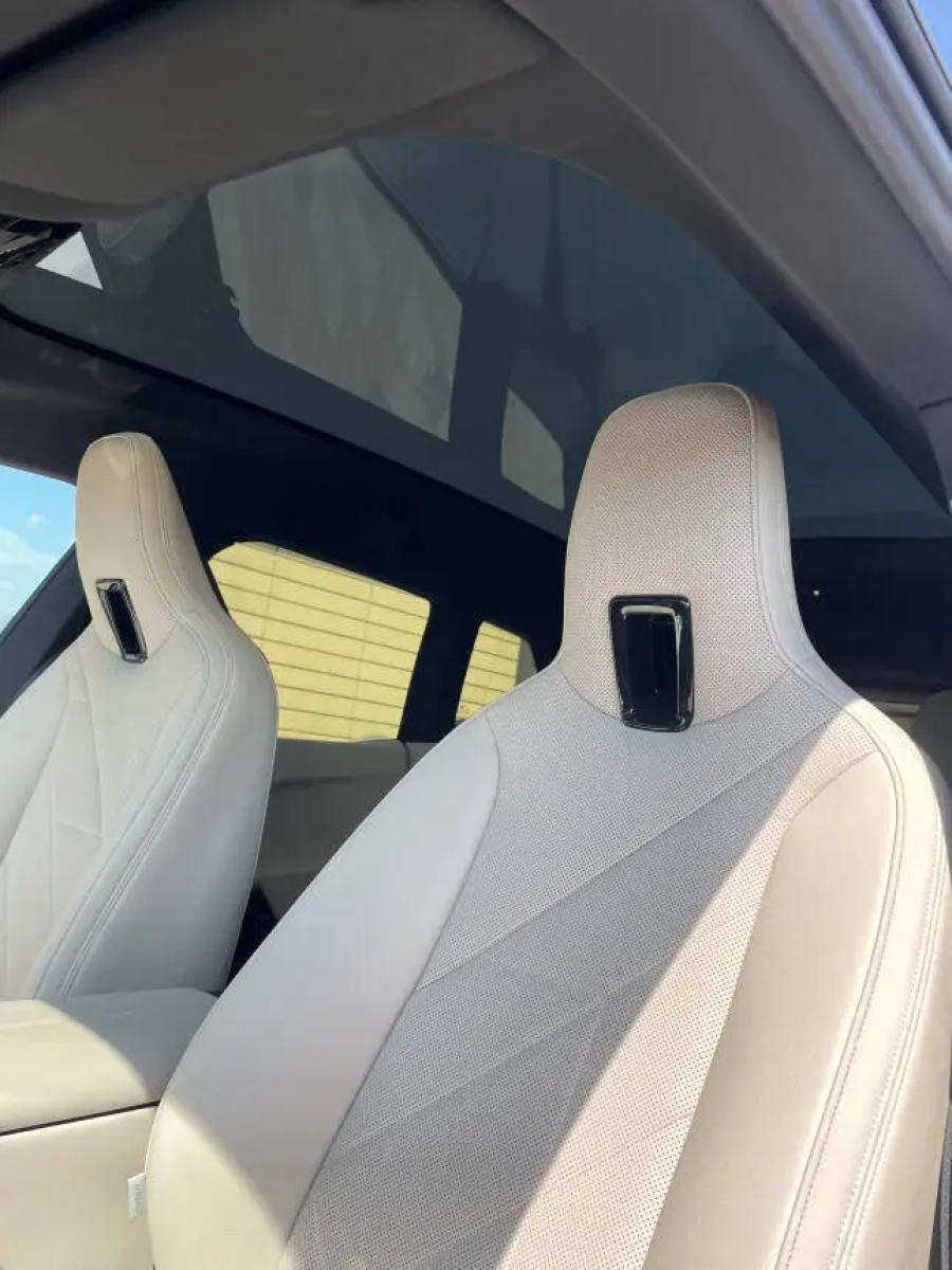 Blue BMW I3 2022 in Riga, with an engine capacity of 0.00 L and mileage of 15 thousand km for 79990 €, photo 19 on AUTOMOTO.COM.LV