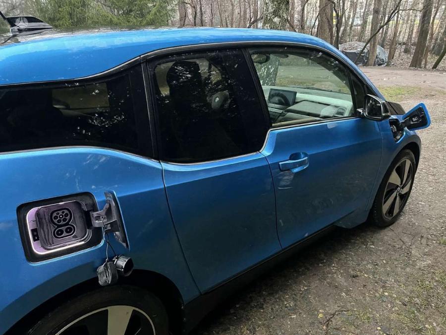 Blue BMW I3 2017 in Vilnius, with an engine capacity of 0.70 L and mileage of 134 thousand km for 11400 €, photo 10 on AUTOMOTO.COM.LV