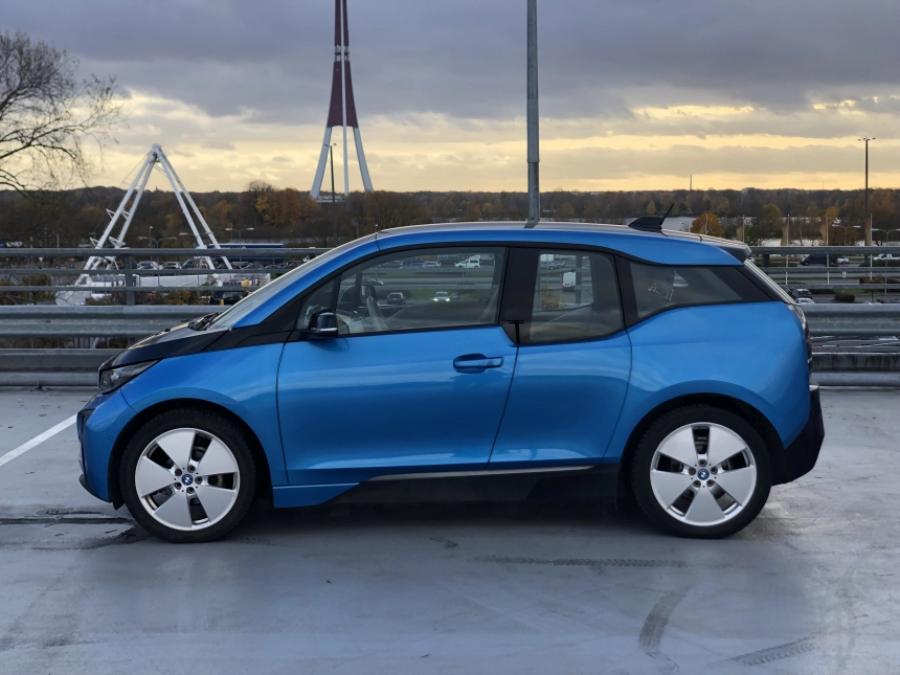 Zils BMW I3 2017 Rīga, ar dzinēja tilpumu 0.00 L un nobraukumu 55 tūkst. km par 10900 €, foto 5 vietnē AUTOMOTO.COM.LV