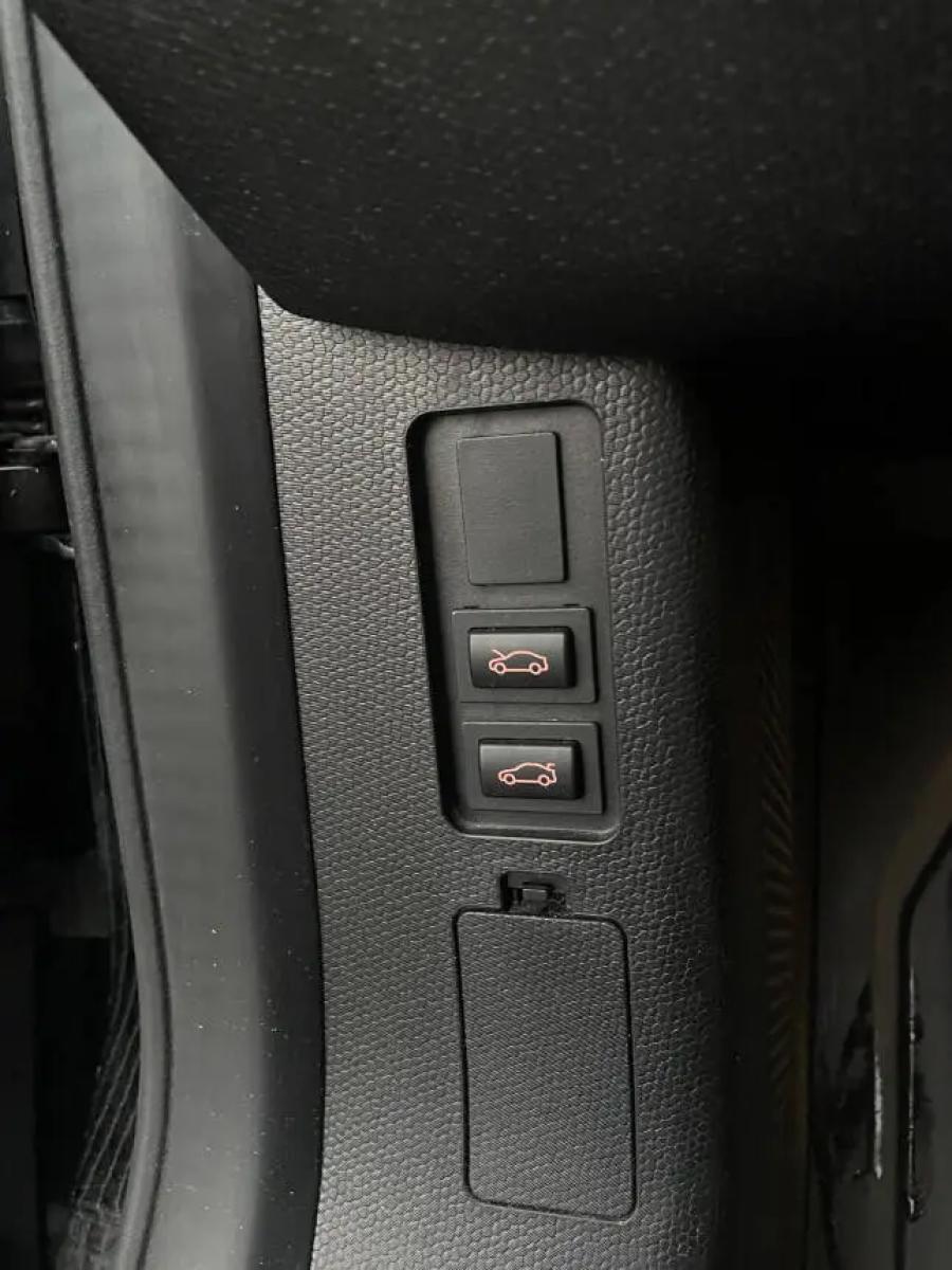 Blue BMW I3 2018 in Riga, with an engine capacity of 0.00 L and mileage of 115 thousand km for 19800 €, photo 20 on AUTOMOTO.COM.LV