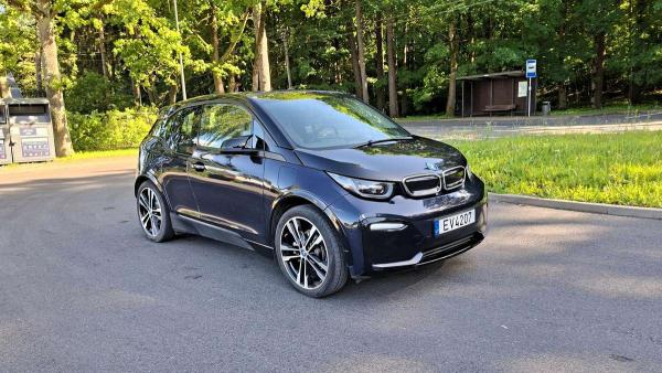 Zils BMW I3 2018 Kauņa, ar dzinēja tilpumu 0.00 L un nobraukumu 85 tūkst. km par 15500 €, foto 1 vietnē AUTOMOTO.COM.LV