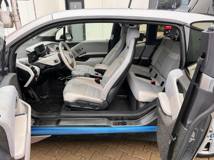 Brown BMW I3 2015 in Vilnius, with an engine capacity of 0.65 L and mileage of 150 thousand km for 9000 €, photo 18 on AUTOMOTO.COM.LV