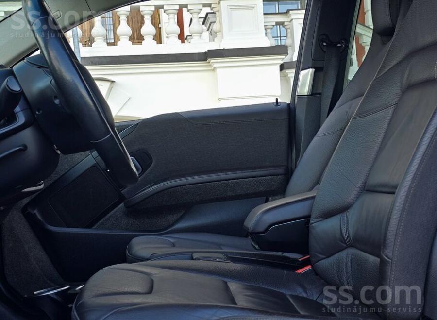 Grey BMW I3 2014 in Jelgava, with an engine capacity of 0.00 L and mileage of 107 thousand km for 8890 €, photo 12 on AUTOMOTO.COM.LV