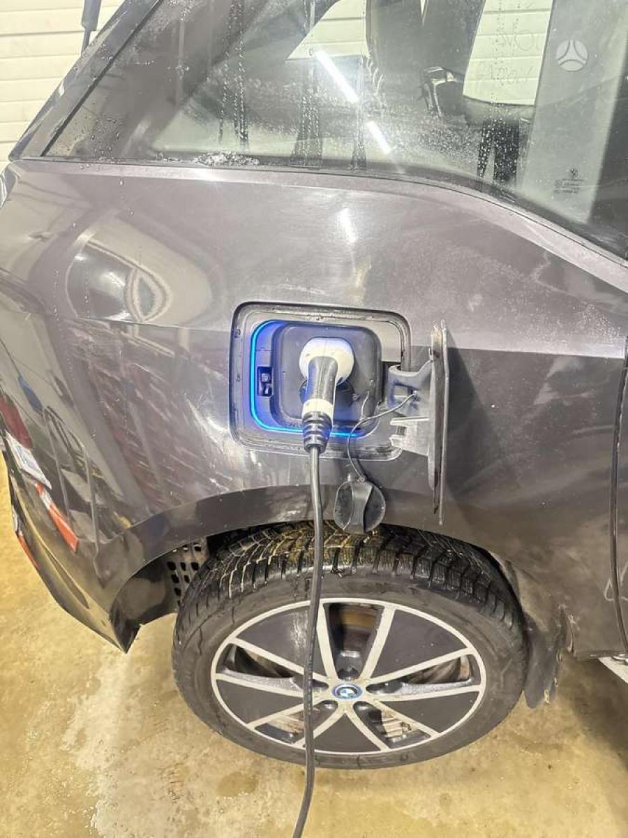 Pelēks BMW I3 2015 Viļņa, ar dzinēja tilpumu 0.65 L un nobraukumu 219 tūkst. km par 8250 €, foto 10 vietnē AUTOMOTO.COM.LV