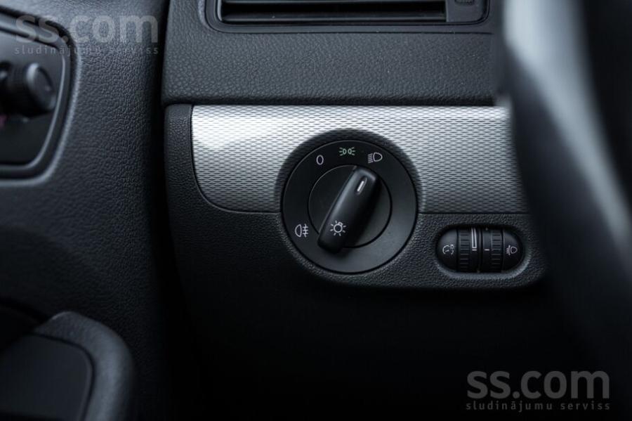 Grey BMW I3 2015 in Riga, with an engine capacity of 0.00 L and mileage of 126 thousand km for 8300 €, photo 14 on AUTOMOTO.COM.LV