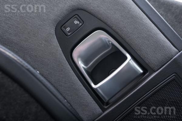 Grey BMW I3 2015 in Riga, with an engine capacity of 0.00 L and mileage of 126 thousand km for 8300 €, photo 8 on AUTOMOTO.COM.LV