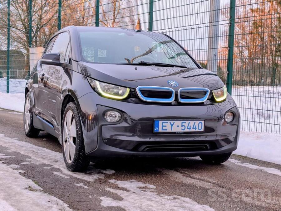 Grey BMW I3 2015 in Riga, with an engine capacity of 0.00 L and mileage of 113 thousand km for 8200 €, photo 3 on AUTOMOTO.COM.LV