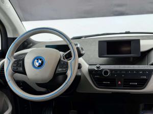 Pelēks BMW I3 2015 Viļņa, ar dzinēja tilpumu 0.00 L un nobraukumu 50 tūkst. km par 9900 €, foto 16 vietnē AUTOMOTO.COM.LV